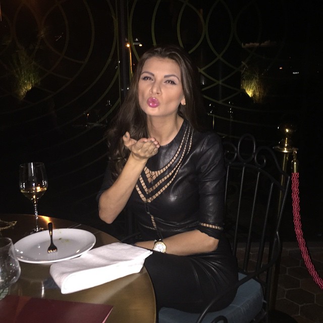 În ce lux s-a lăfăit Ramona Gabor! Imagini exclusive din hotelul de lux ...