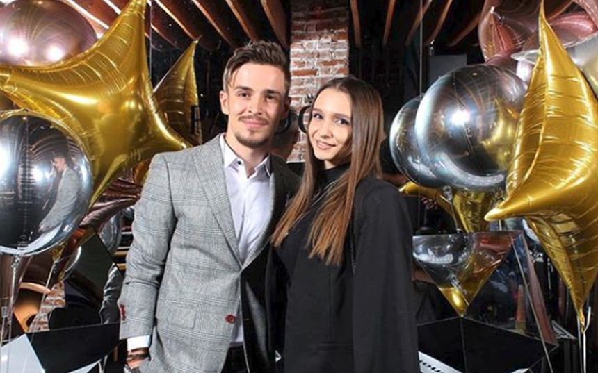 VIDEO / A vrut cu orice preţ o iubită, iar acum îi face toate poftele ...