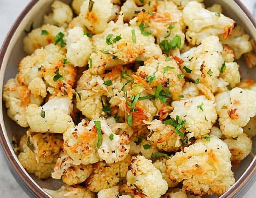 REŢETA ZILEI: Conopidă coaptă cu parmezan şi usturoi