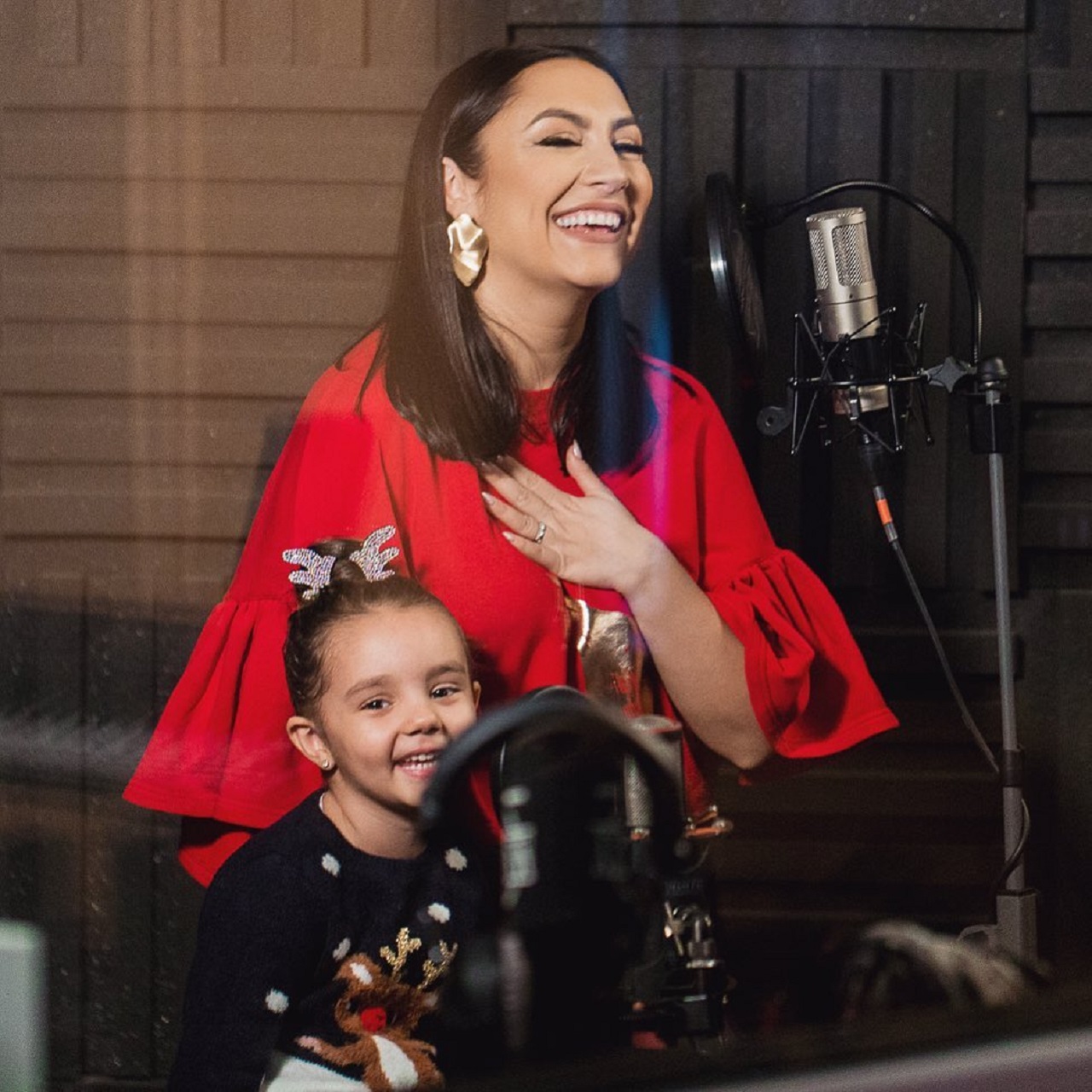 Andra şi fiica ei, piesă emoţionantă împreună. Eva are prima melodie la ...