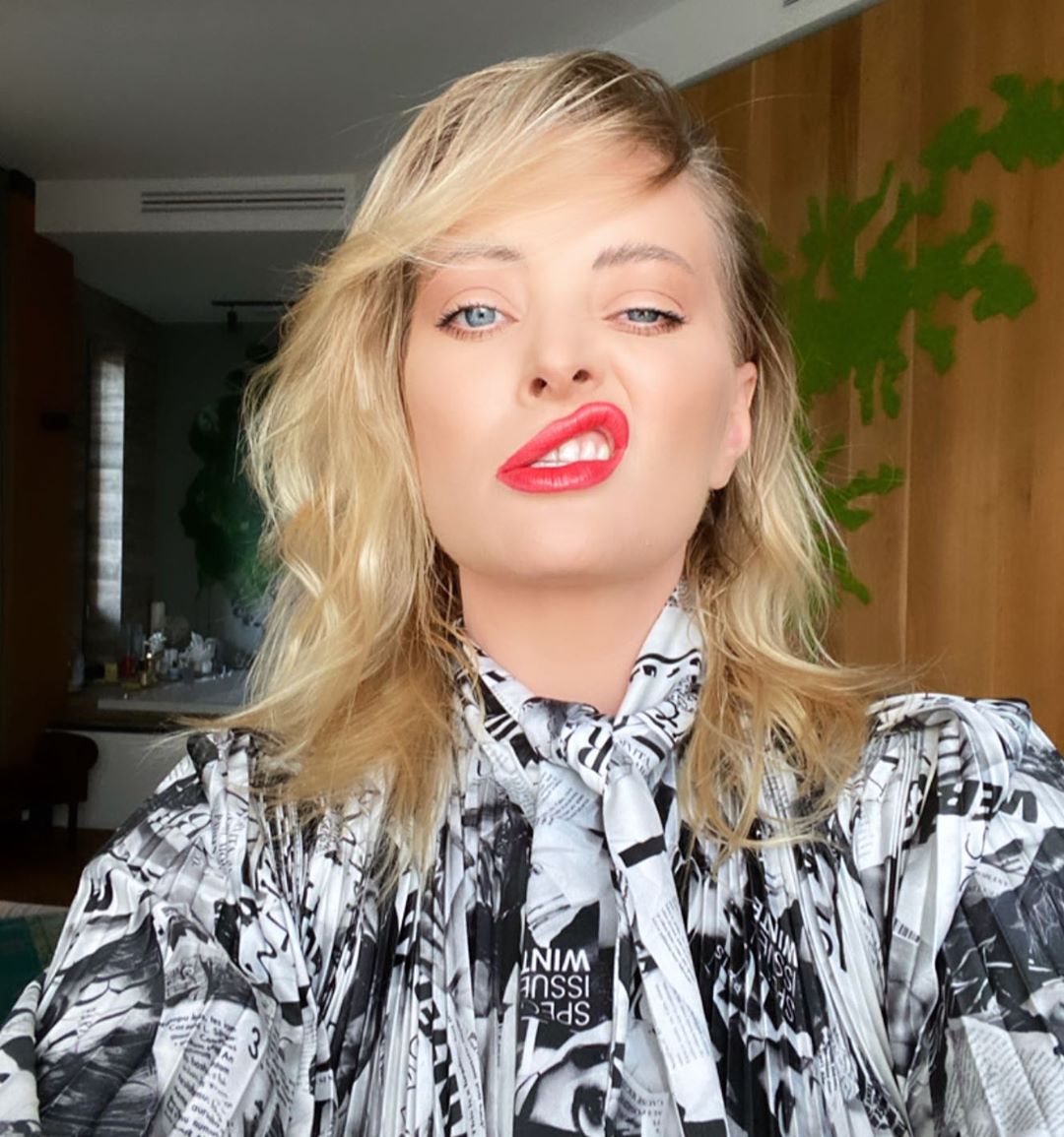 Sătulă de comentariile internauților, Delia a răbufnit! Ce i-a zis ...